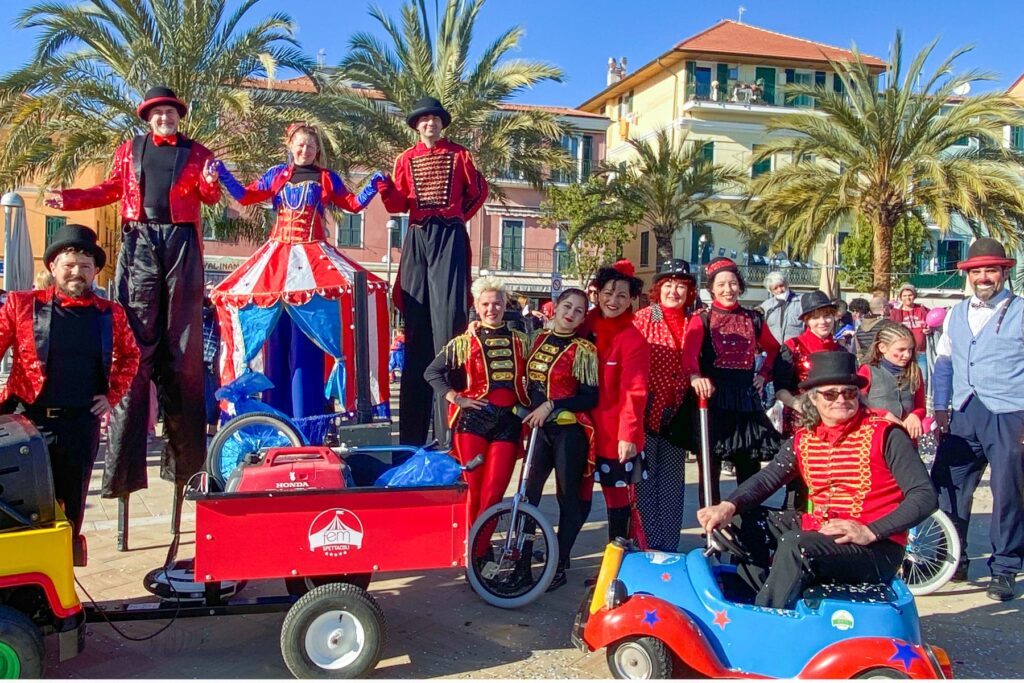 Circus parade - Fem Spettacoli - Performance, musica e danze